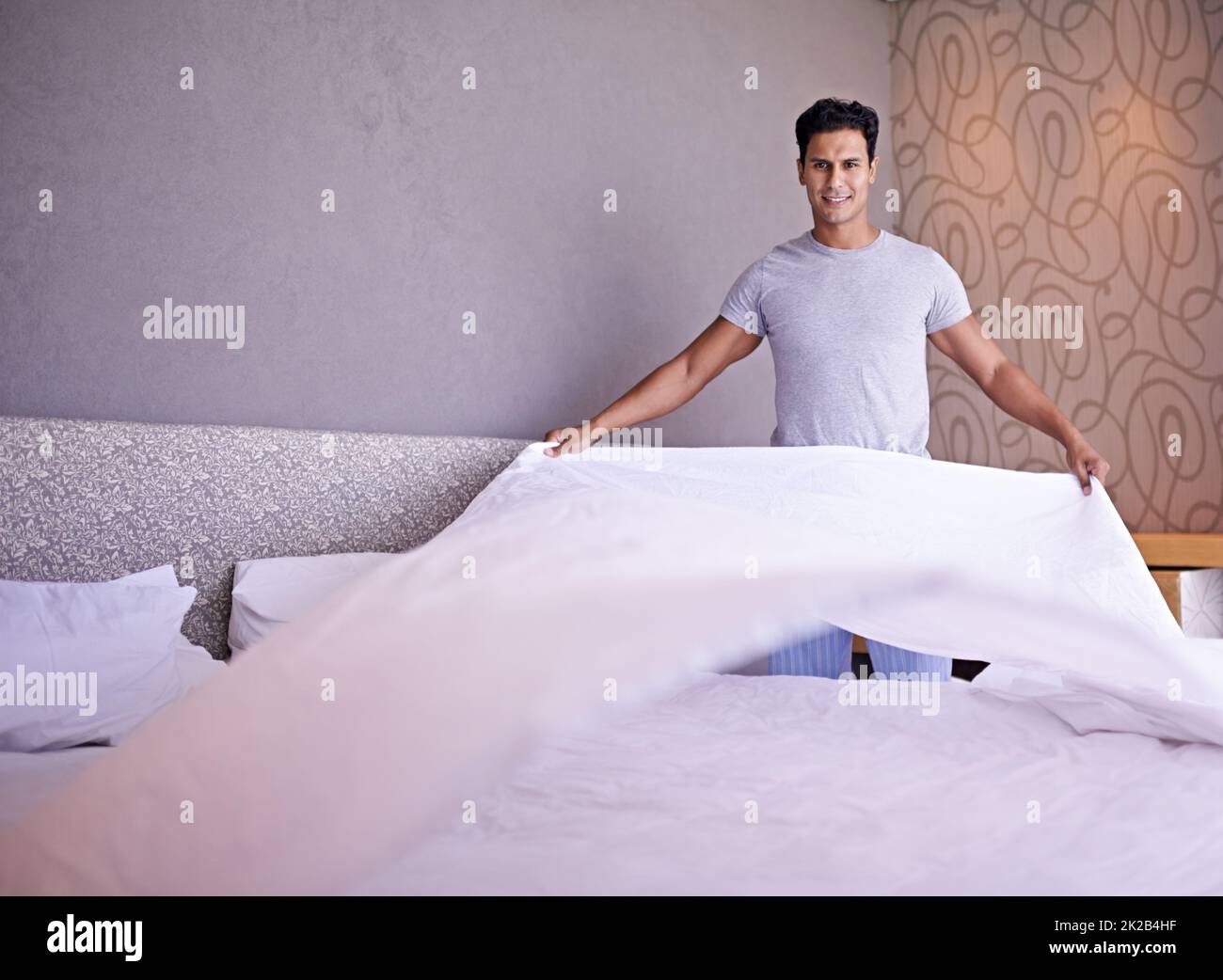 Making bed hi-res stock photography and images - Alamy