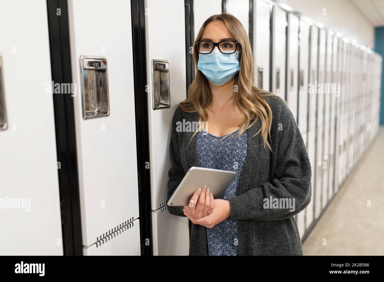 Tablet mask hi-res stock photography and images - Alamy