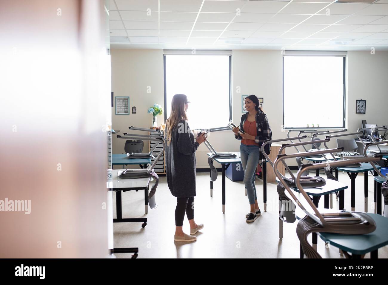Teacher talking student class hi-res stock photography and images - Alamy