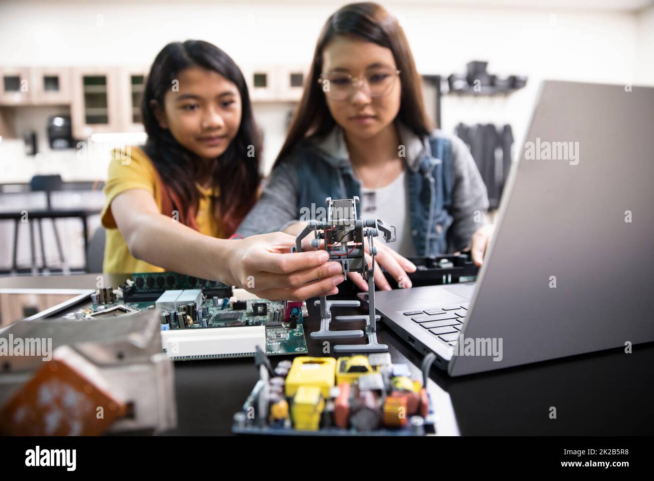 Robot school child asian hi-res stock photography and images - Alamy