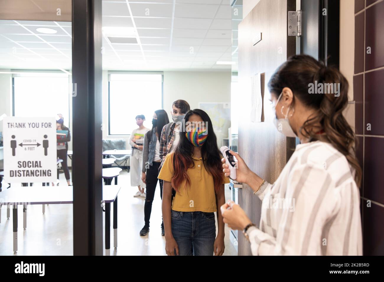 Student students mask hi-res stock photography and images - Alamy