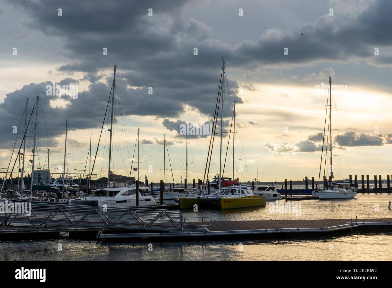 Pier 4 Beach, Brooklyn Bridge Park, Brooklyn, New York, USA Stock Photo ...