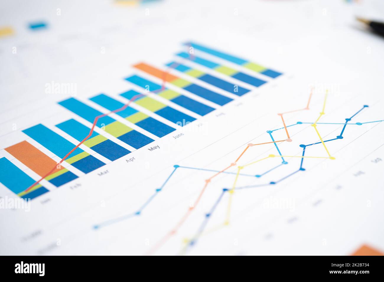 Personal finance graphs hi-res stock photography and images - Alamy