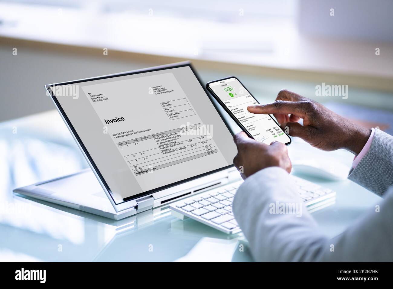 Online Digital E Invoice Statement Stock Photo - Alamy