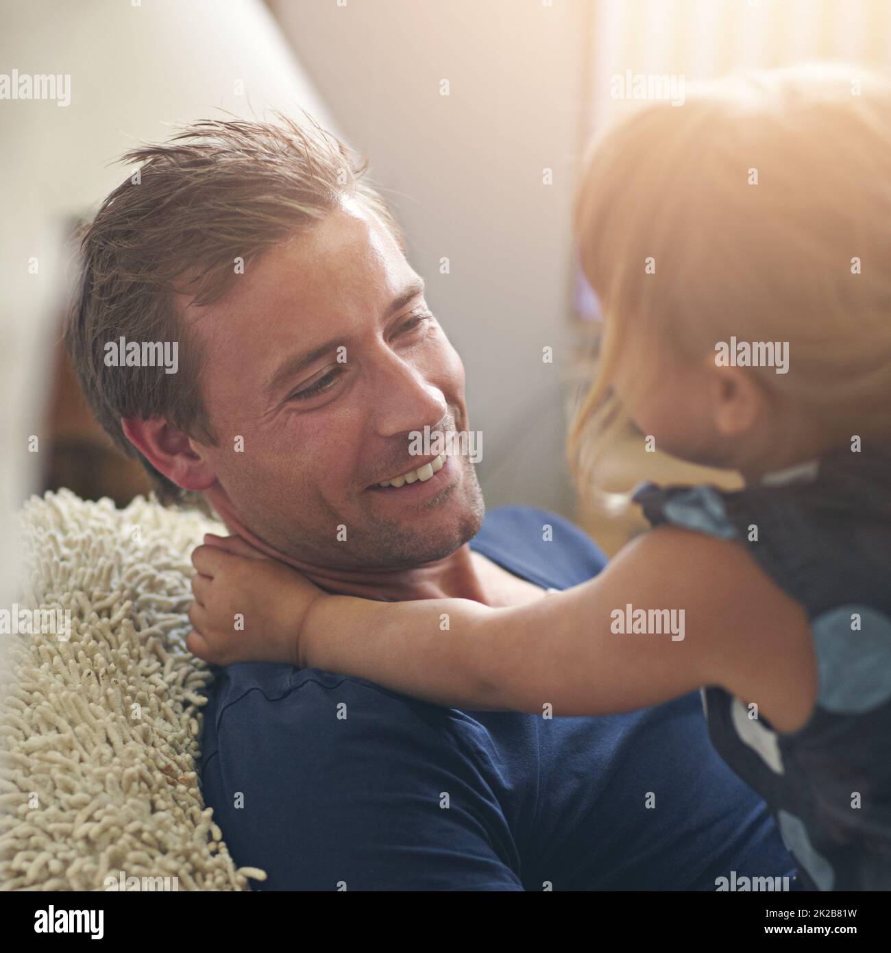 Girl hugging daddy hi-res stock photography and images - Alamy