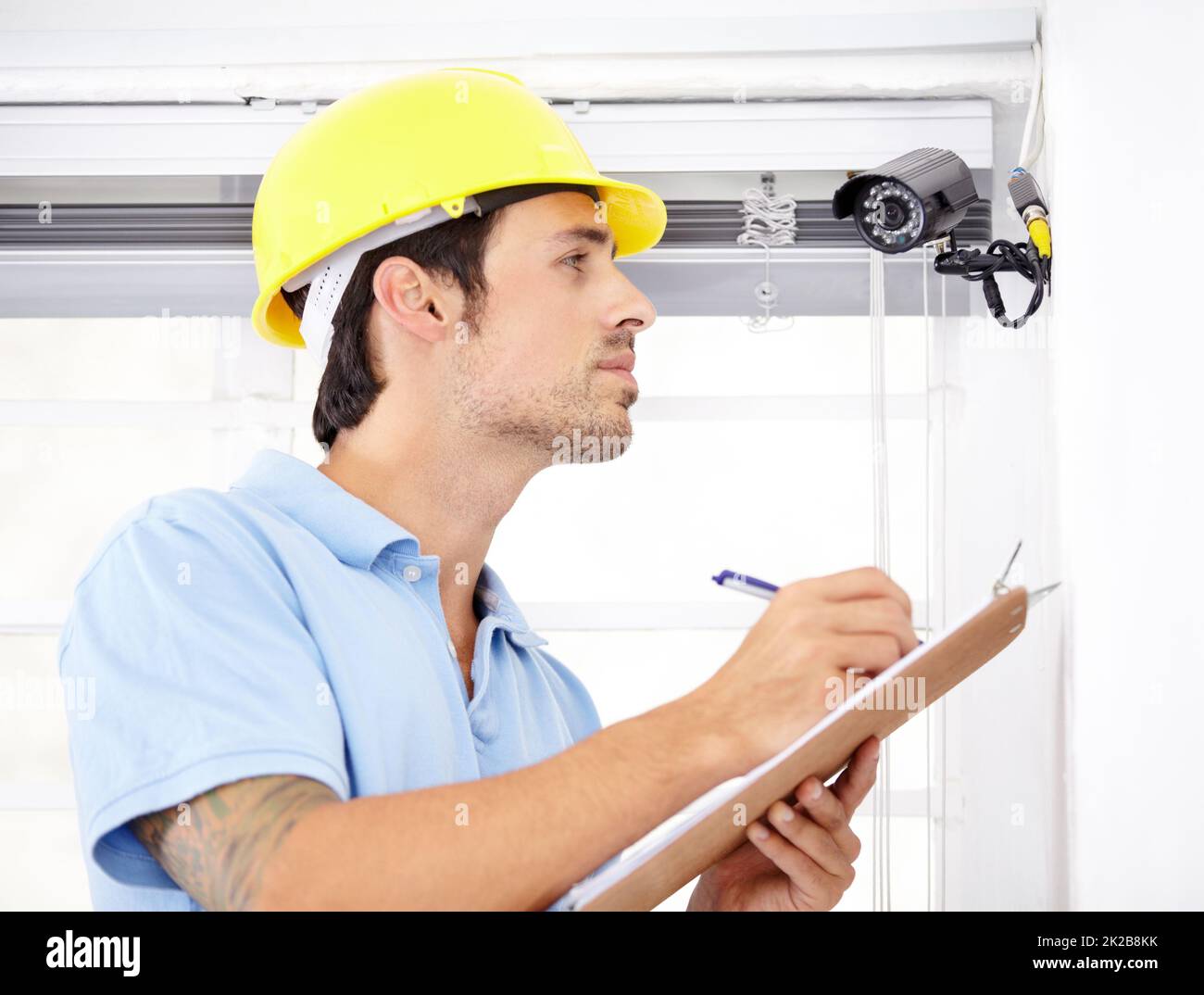Installing security camera hi-res stock photography and images - Alamy