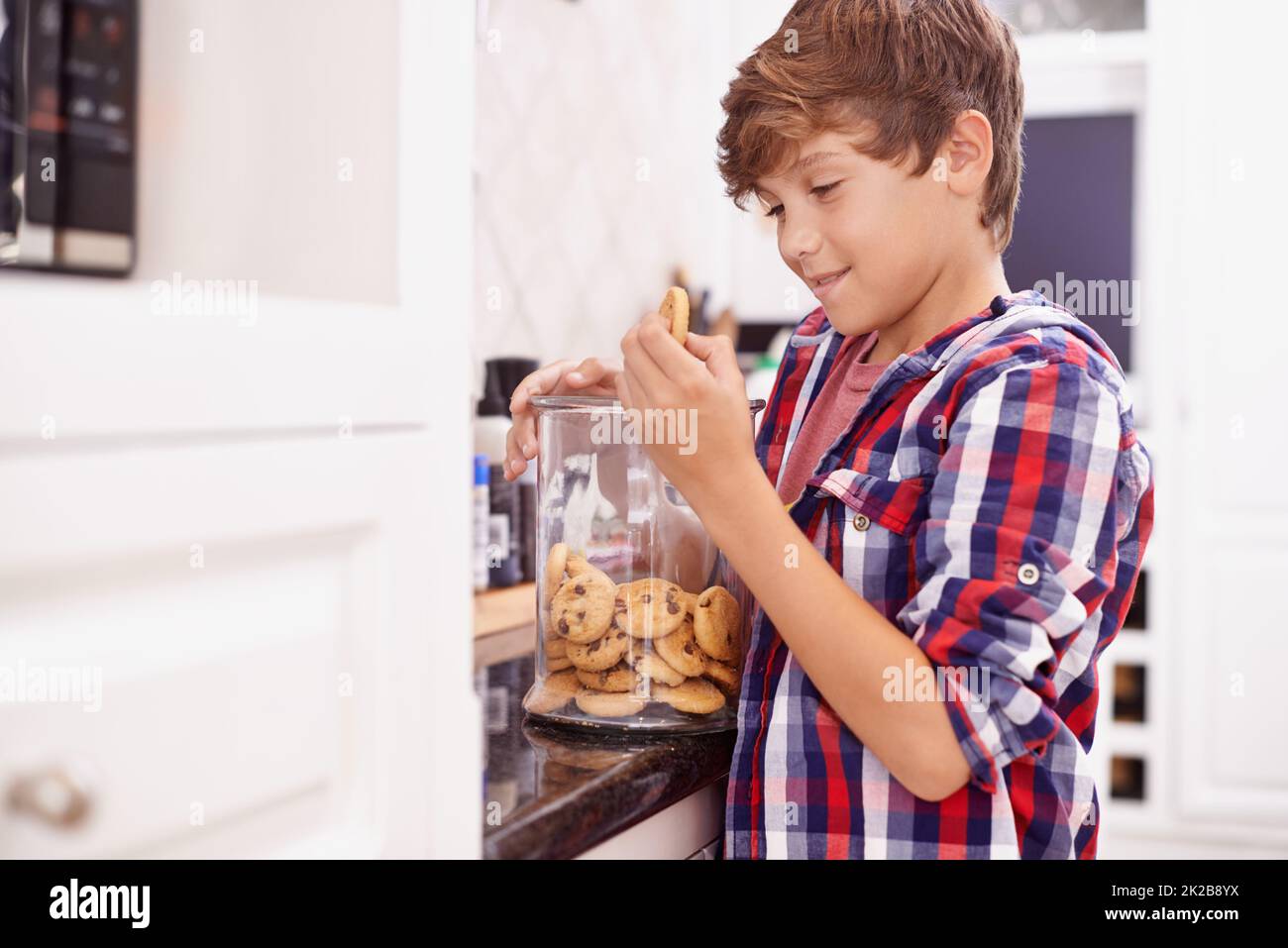 Child reaching into cookie jar hi-res stock photography and images - Alamy