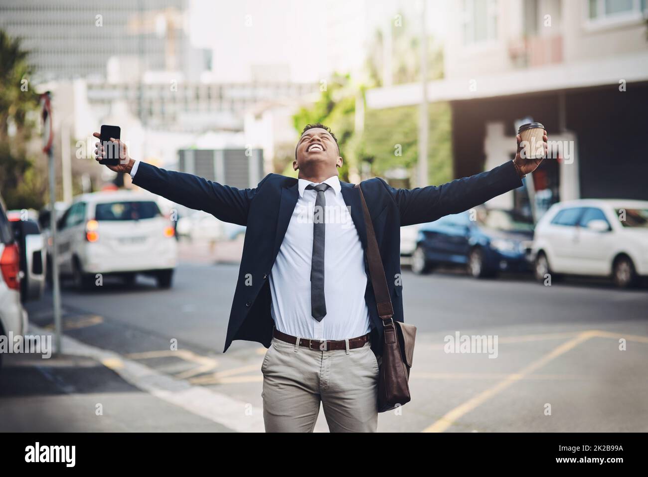 Man standing city arms outstretched hi-res stock photography and images ...