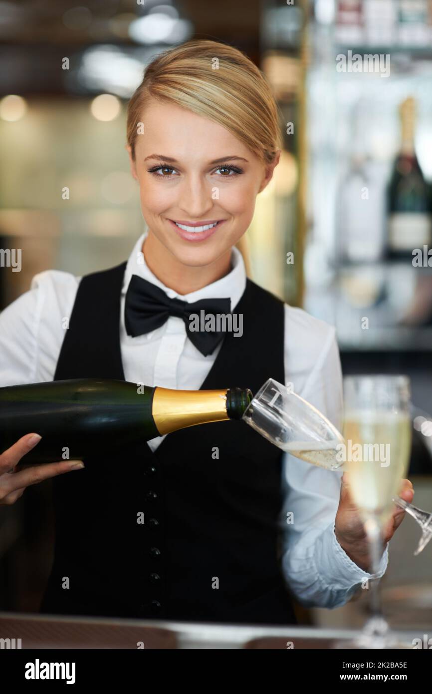 Barmaid hi-res stock photography and images - Alamy