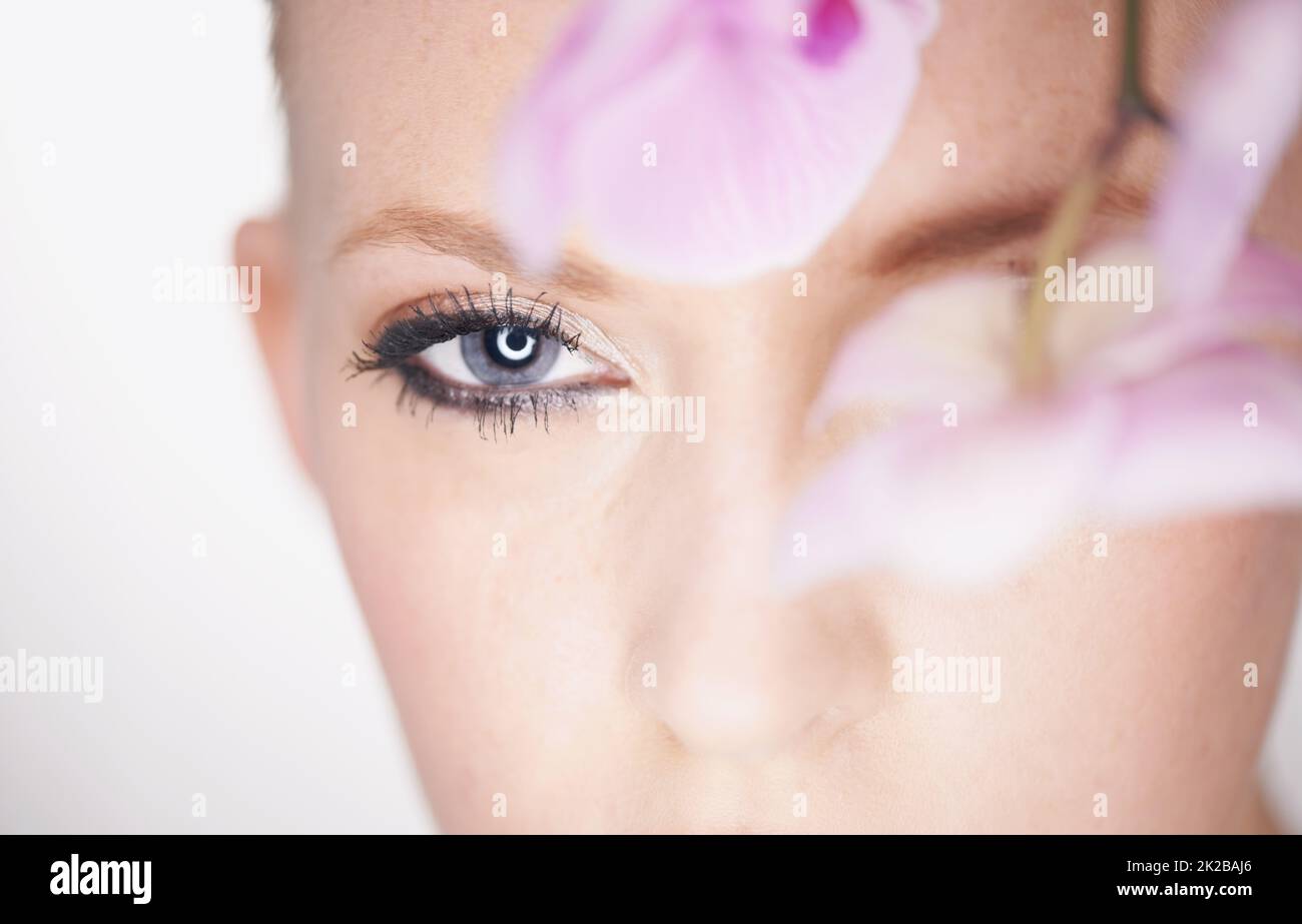Beautiful woman from behind hi-res stock photography and images - Alamy