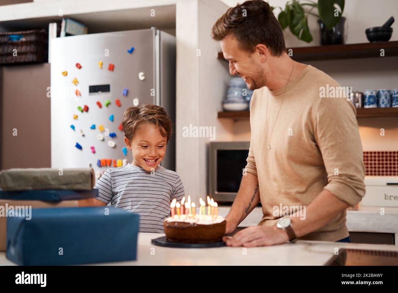 Happy kids celebrating hi-res stock photography and images - Alamy