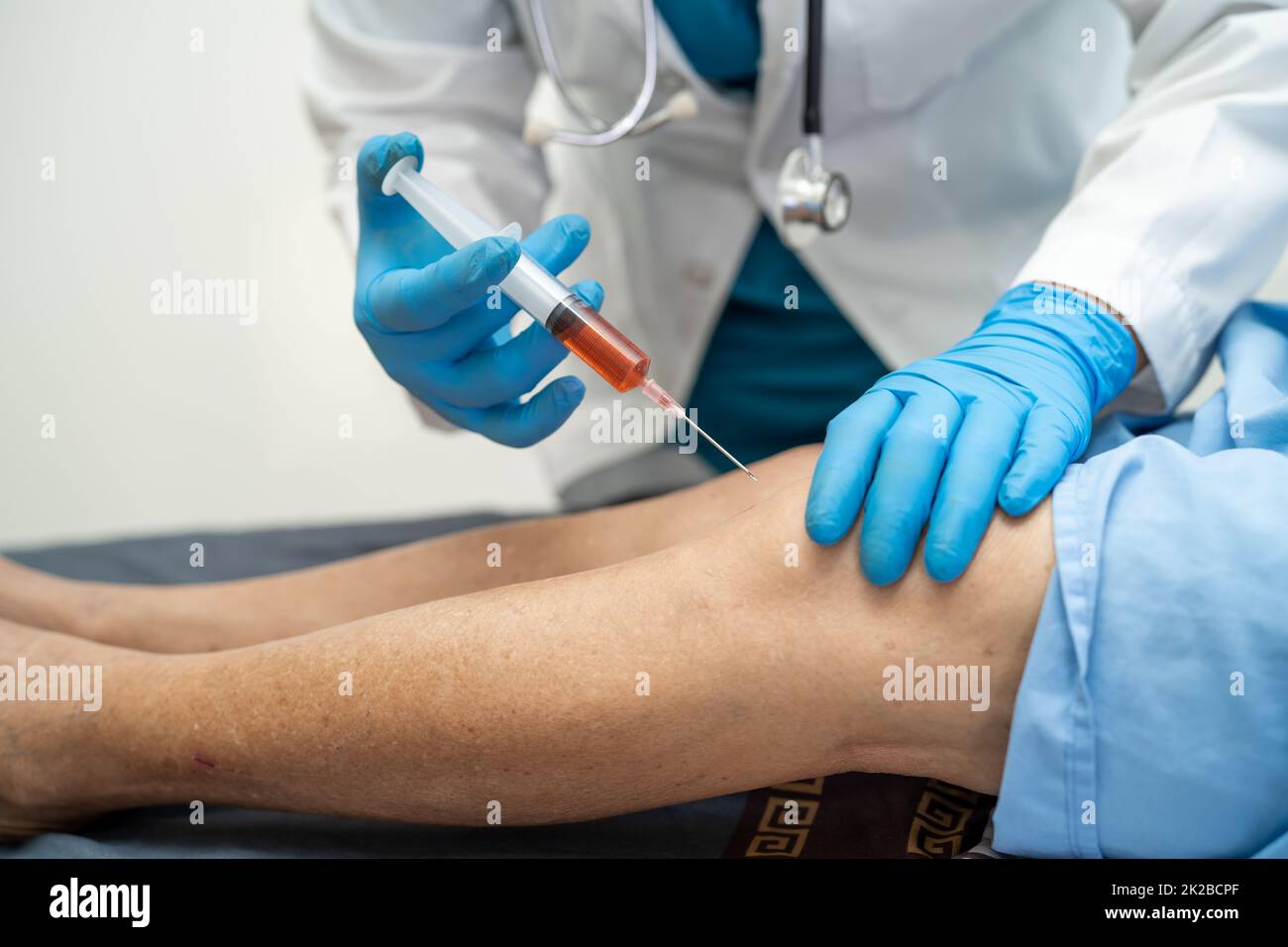 Hyaluronic knee hi-res stock photography and images - Alamy