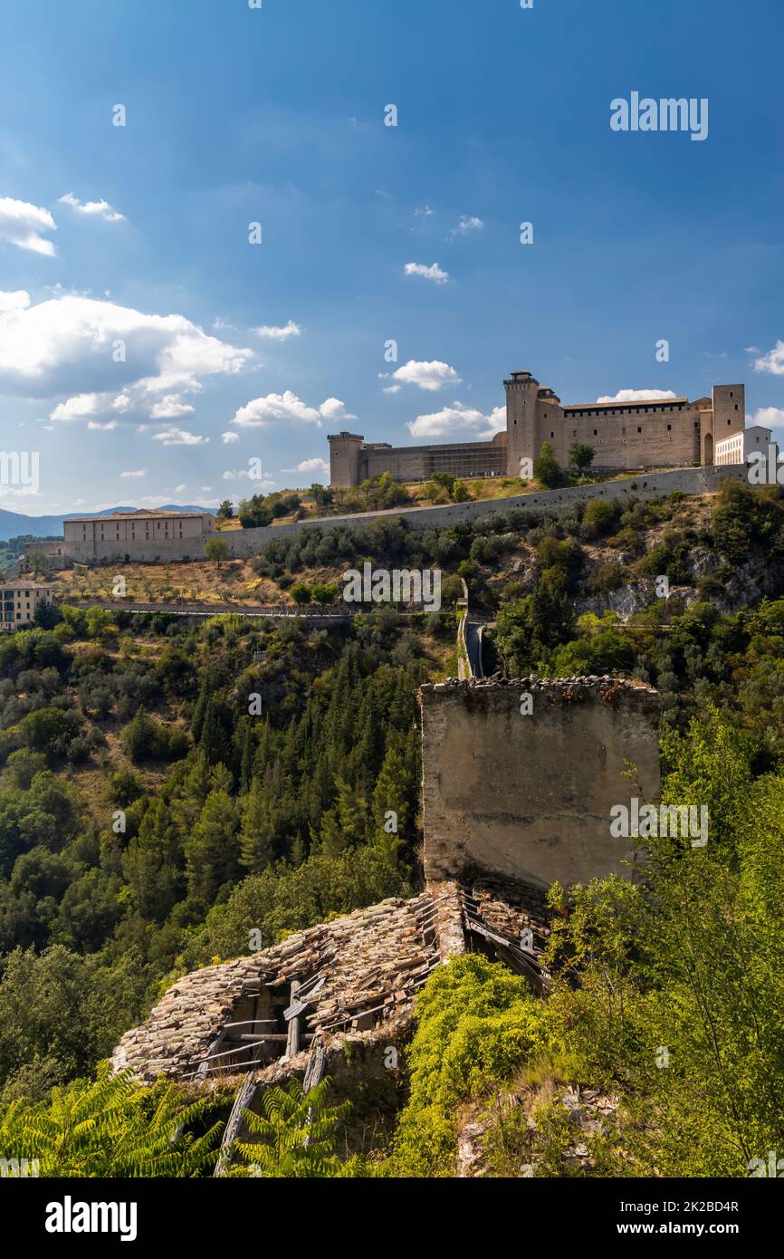 Spoleto medieval aqueduct hi-res stock photography and images - Alamy