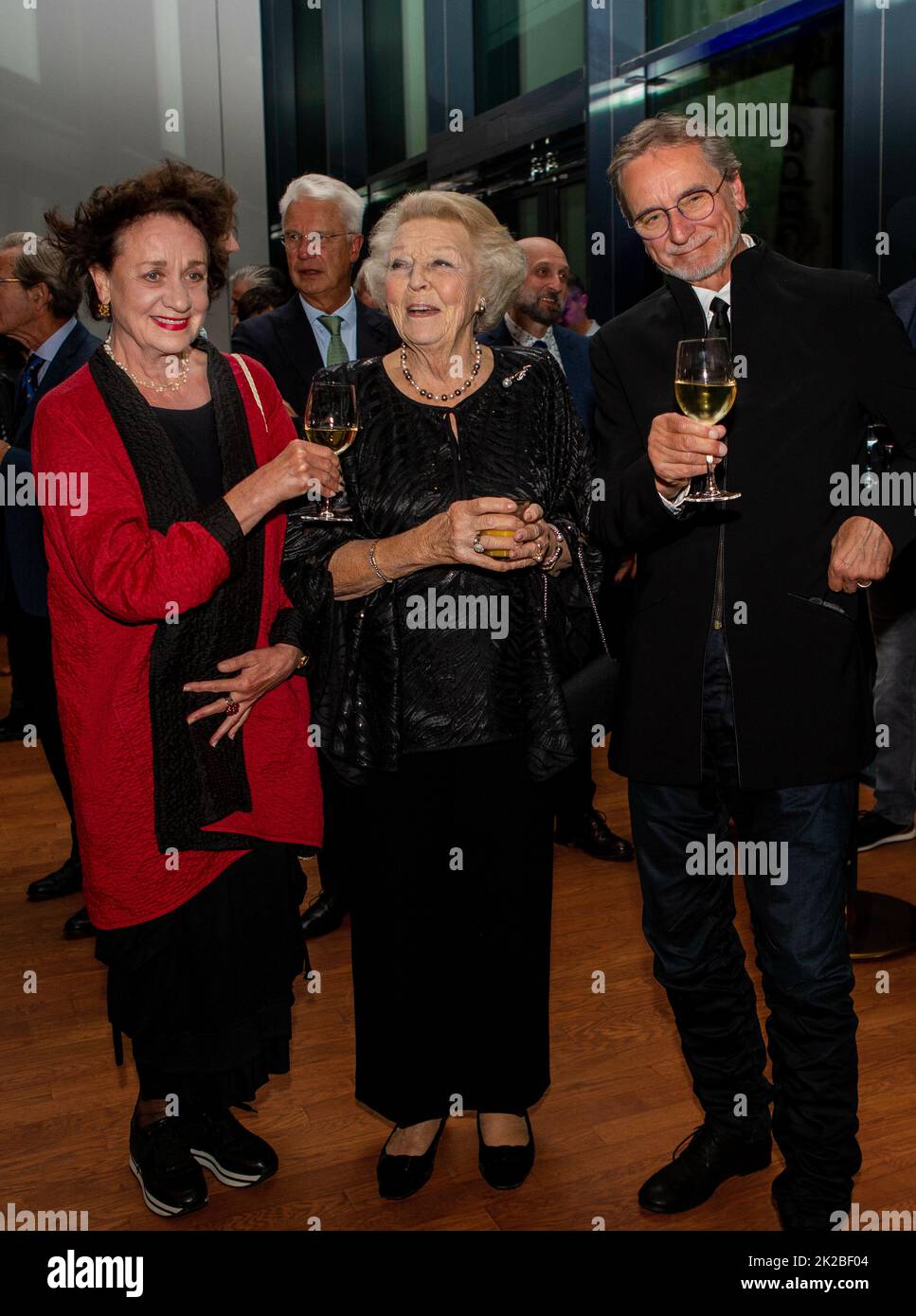 Jiri kylian nederlands dans theater hi-res stock photography and images ...