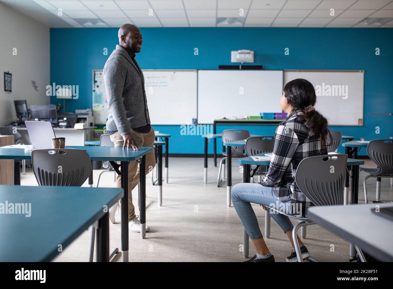 Teacher talking student class hi-res stock photography and images - Alamy