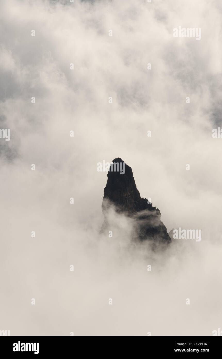 Sea fog cliff hi-res stock photography and images - Alamy