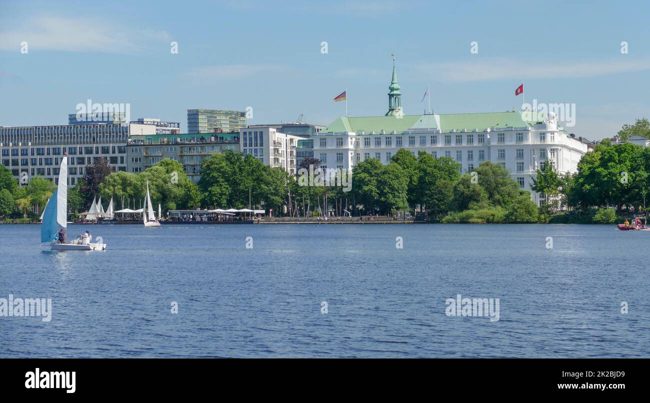 Building outer alster lake hi-res stock photography and images - Alamy
