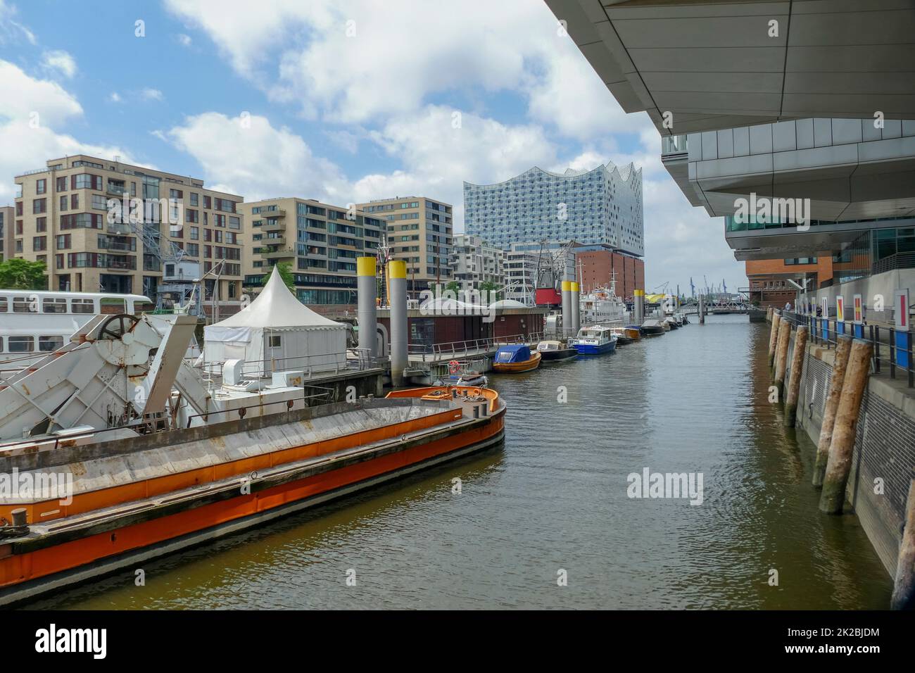Germany hamburg sandtorhafen canal hi-res stock photography and images ...