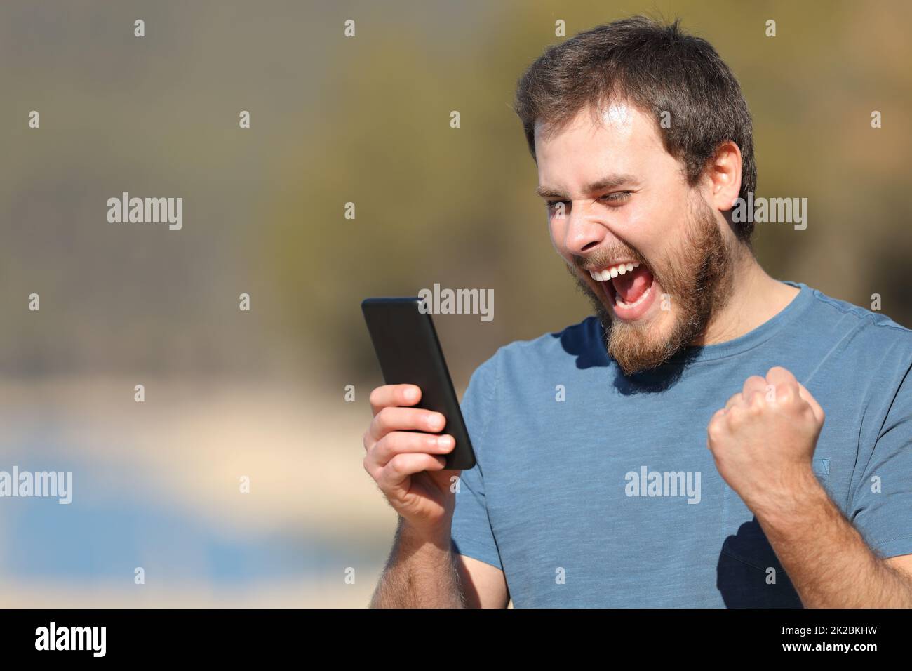 Mobile surprise man hi-res stock photography and images - Alamy