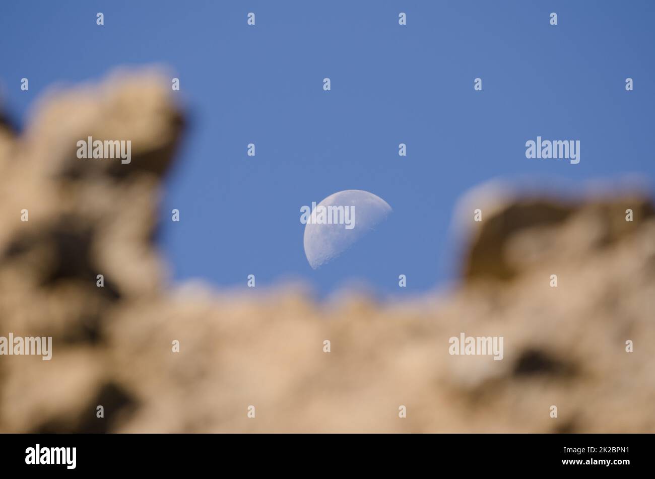 Waning gibbous moon among the cliffs Stock Photo - Alamy Waning gibbous moon among the cliffs Stock Photo - Alamy
