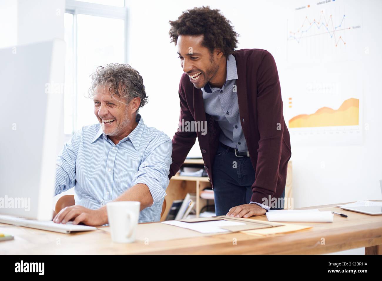Sharing laugh the work day hi-res stock photography and images - Alamy