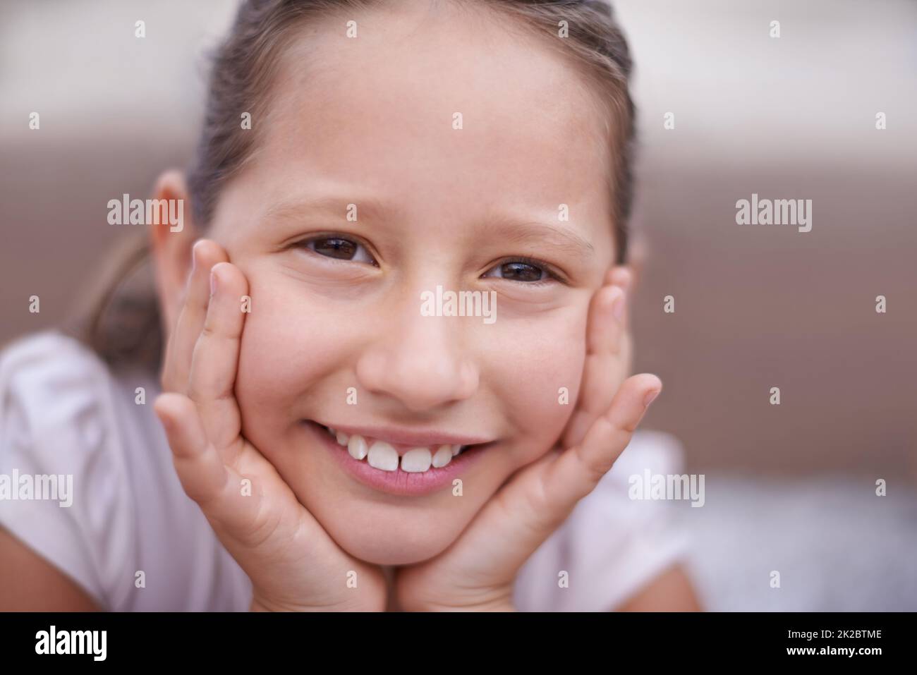 Kid smiling up close hi-res stock photography and images - Alamy