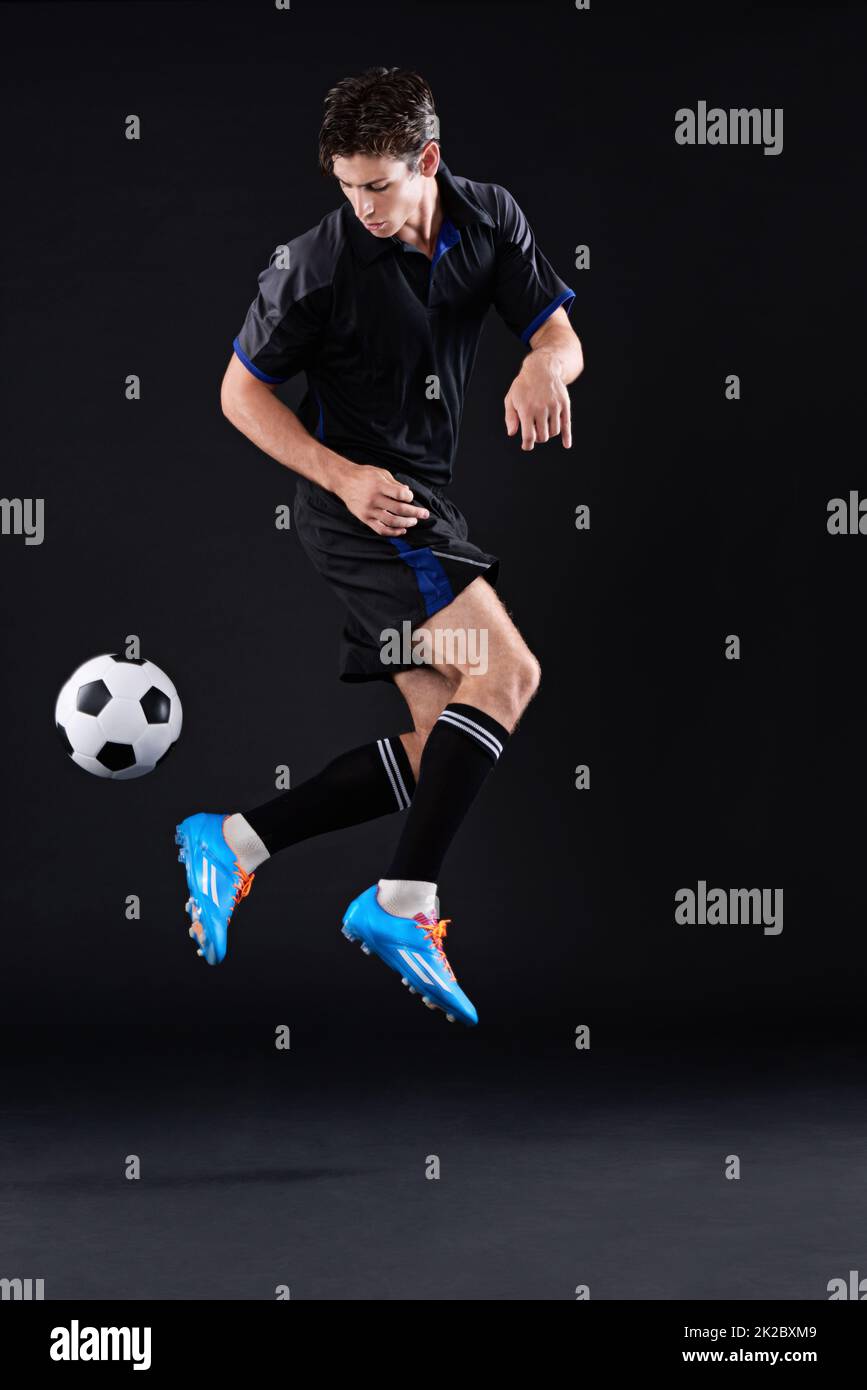 Soccer player isolated hi-res stock photography and images - Alamy