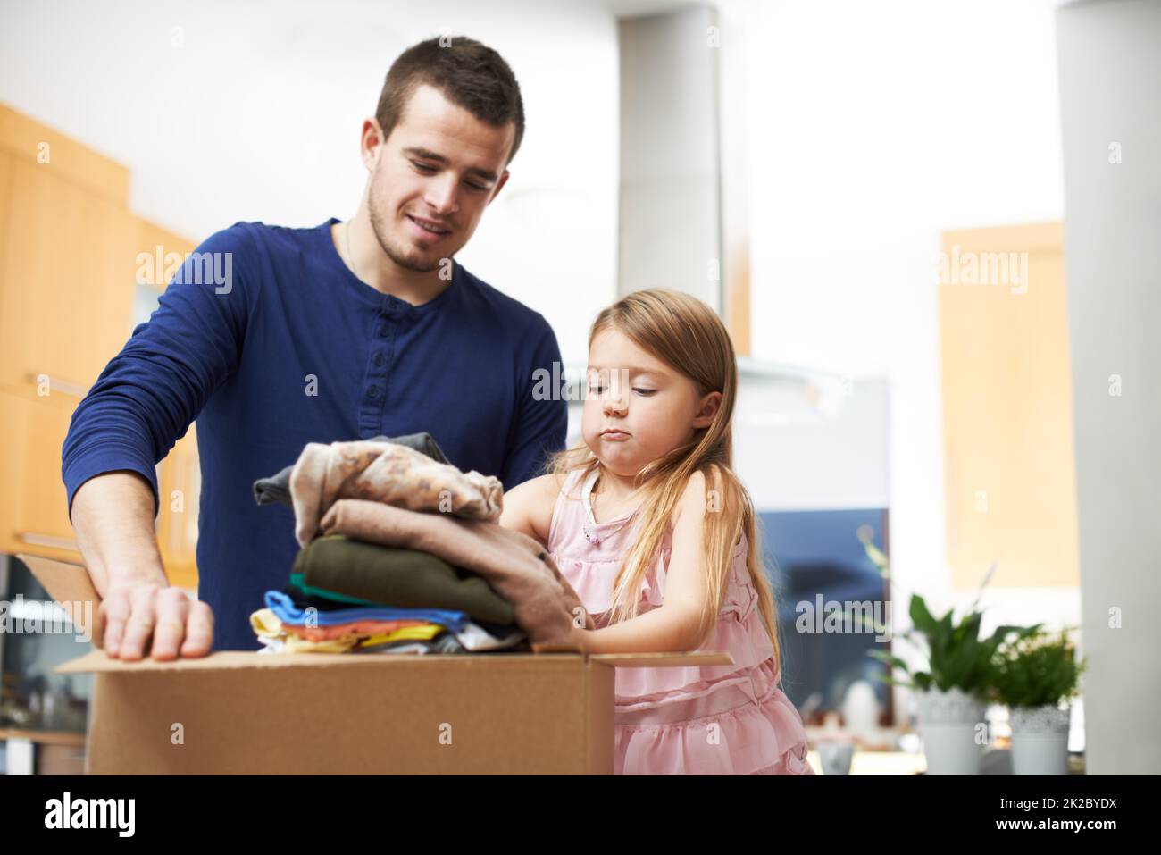 Packing a box hi-res stock photography and images - Alamy