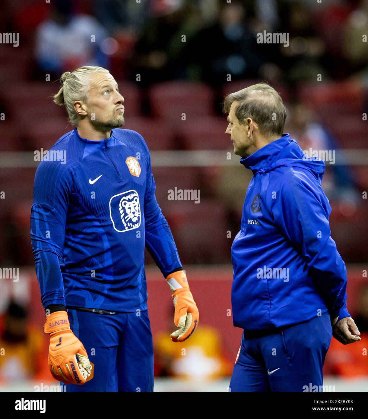 WARSAW - (lr) Holland goalkeeper Remko Pasveer, Holland goalkeeper ...