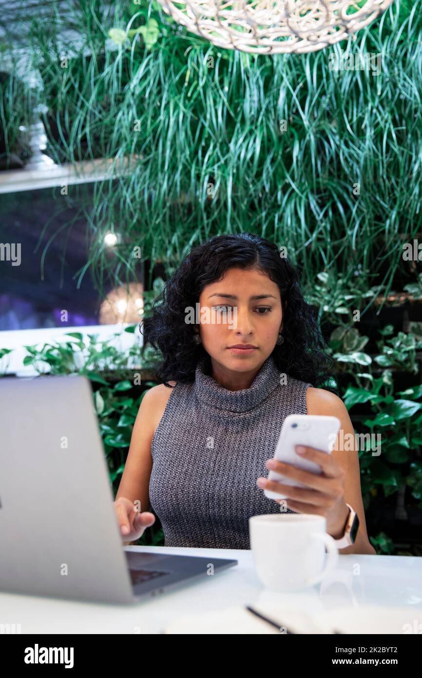 Digital devices modern hi-res stock photography and images - Alamy