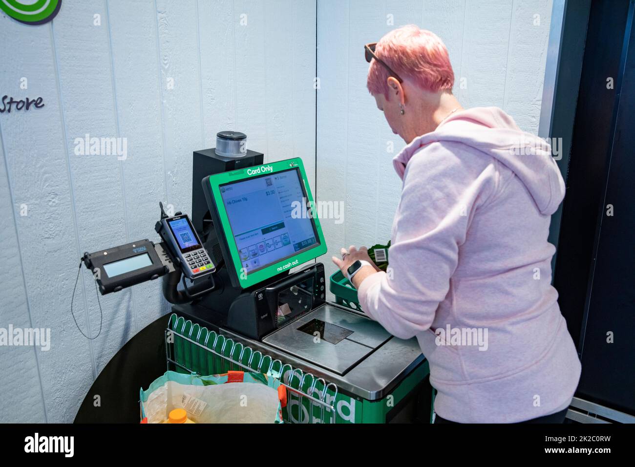 Self checkout hi-res stock photography and images - Alamy