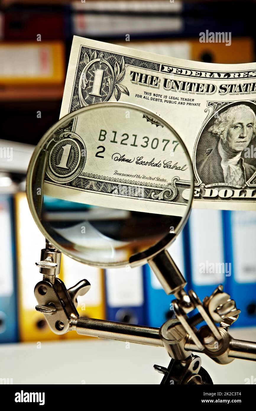 Inspecting money us hi-res stock photography and images - Alamy