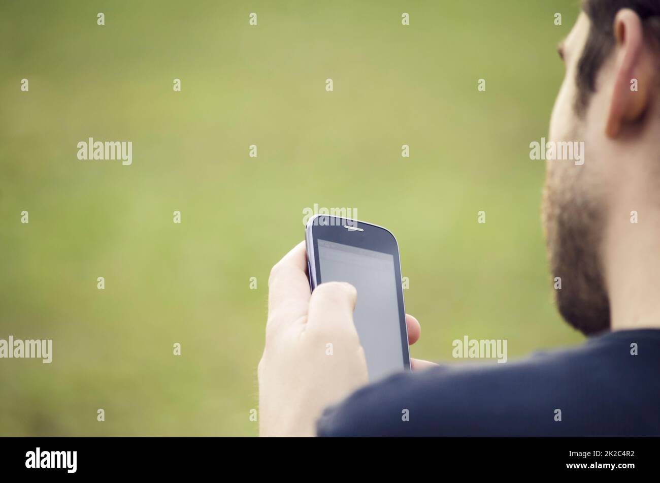 Man holding smartphone hi-res stock photography and images - Alamy