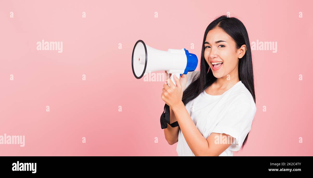 woman teen confident smiling face holding making announcement message ...