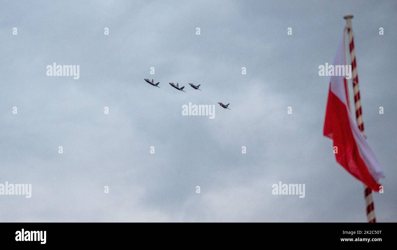 U.S. Air Force F-22 Raptors fly alongside Polish Air Force F-16s over ...