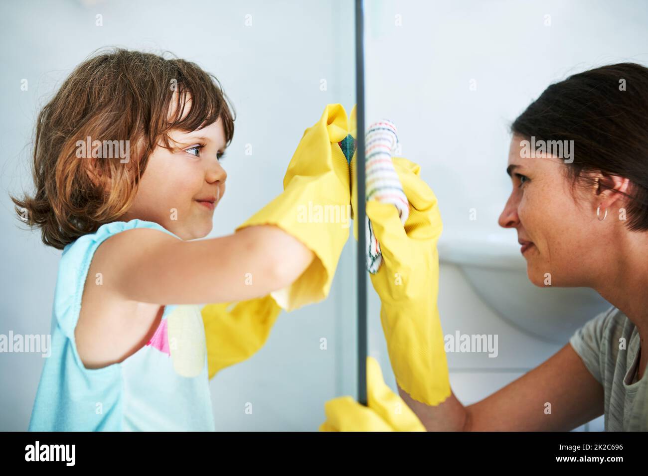 Family doing household chores hi-res stock photography and images - Alamy