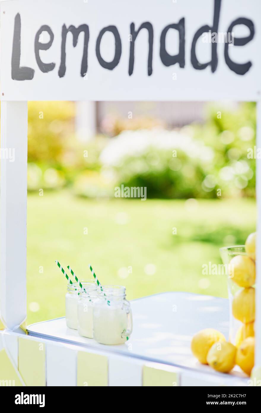 Lemonade stand hi-res stock photography and images - Alamy