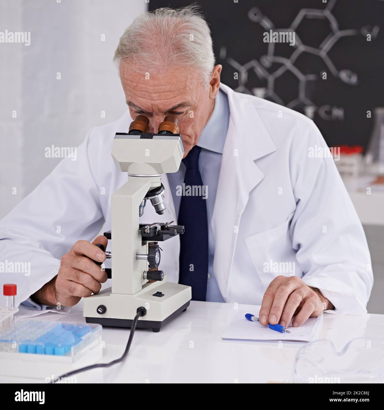 Pathologist microscope hi-res stock photography and images - Alamy