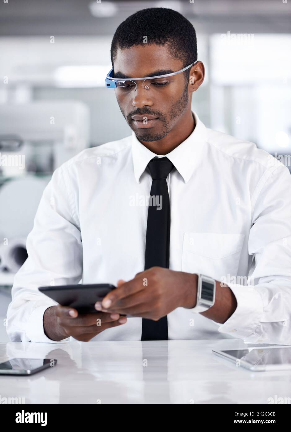 Smartglasses tablet hi-res stock photography and images - Alamy