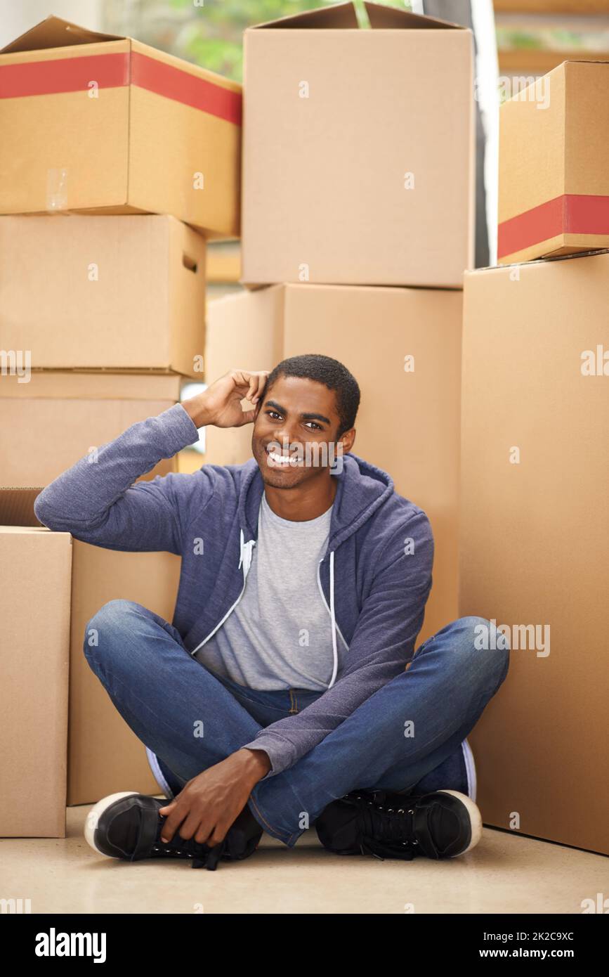 Man packing boxes hi-res stock photography and images - Alamy
