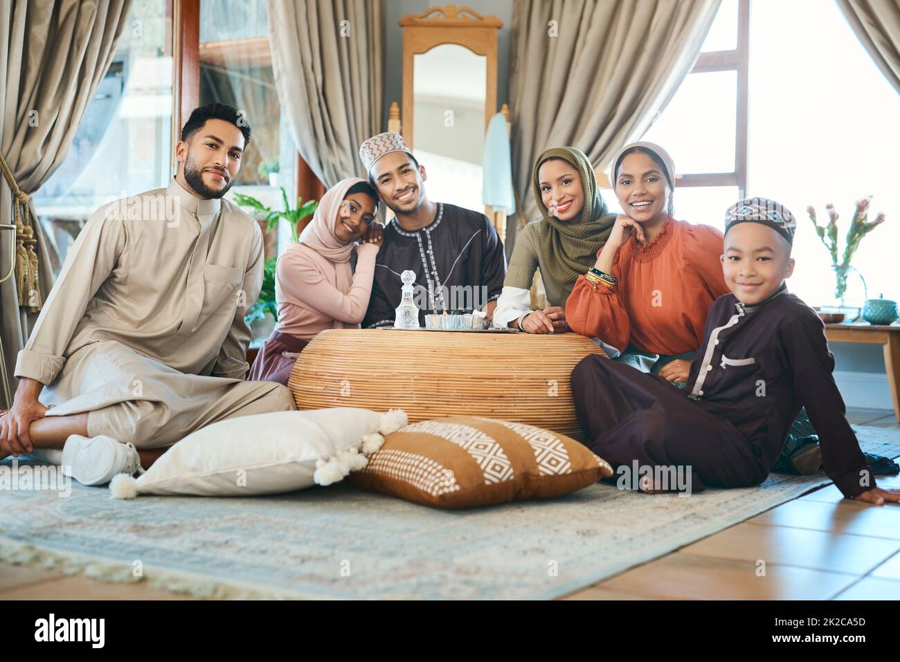 Muslim family portrait house hi-res stock photography and images - Alamy