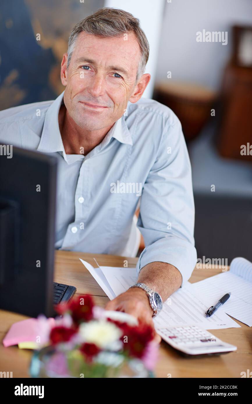 Calculating process hi-res stock photography and images - Alamy