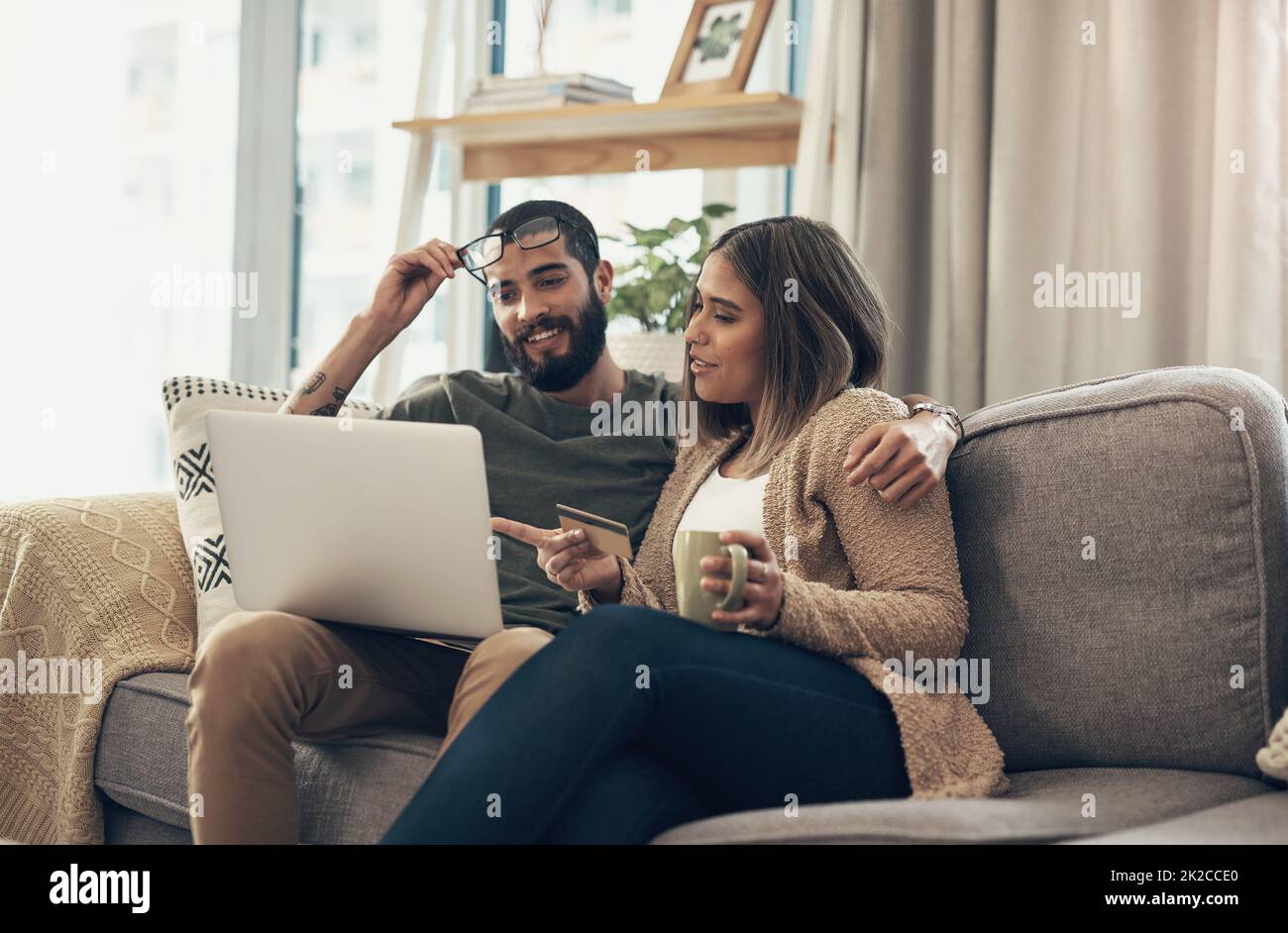 Happy customer couple hi-res stock photography and images - Alamy