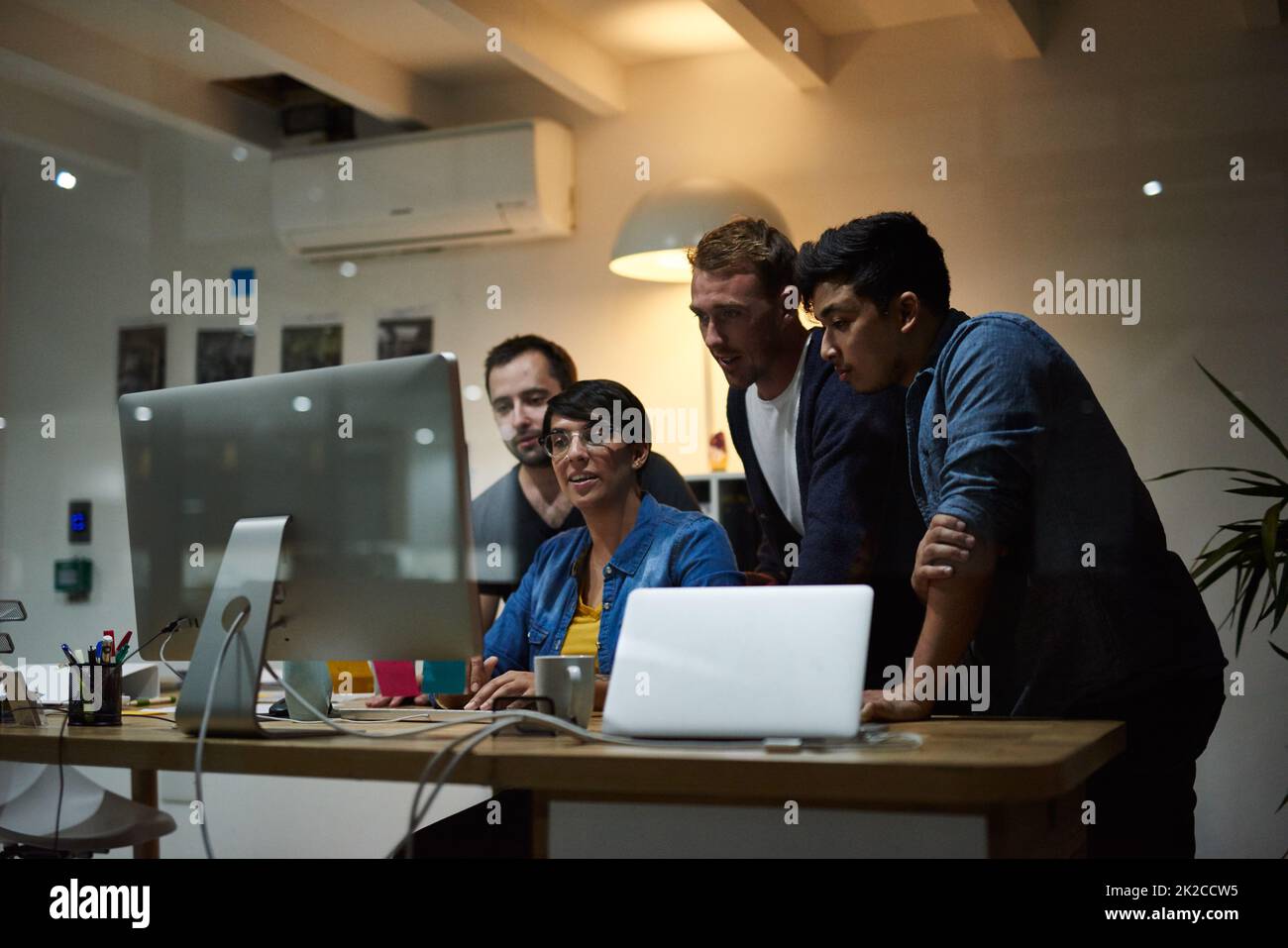 Employees working in night hi-res stock photography and images - Alamy
