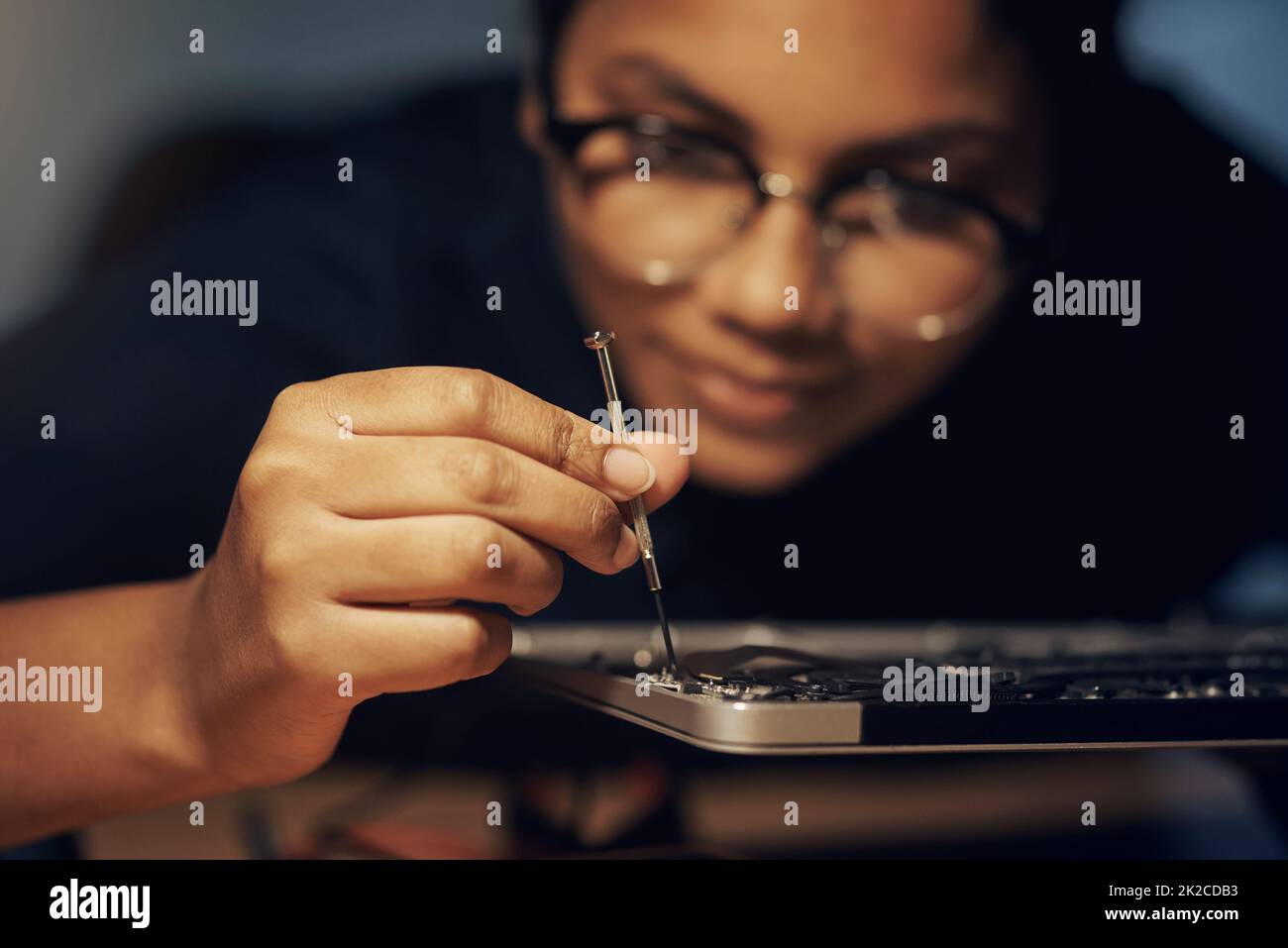 Using screwdriver hi-res stock photography and images - Alamy