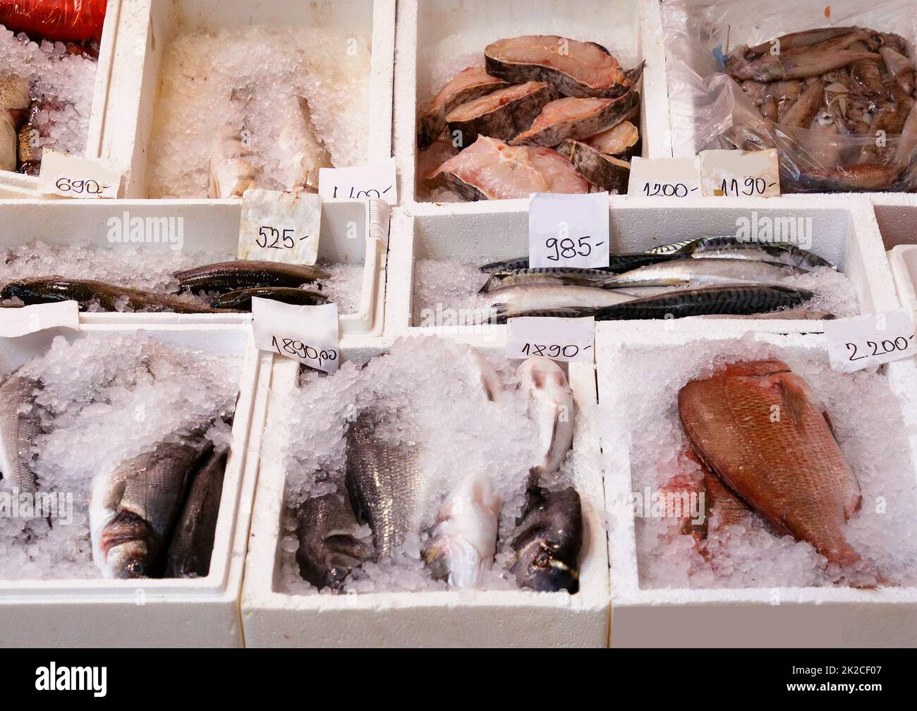 Fresh raw fish on market stall Stock Photo - Alamy