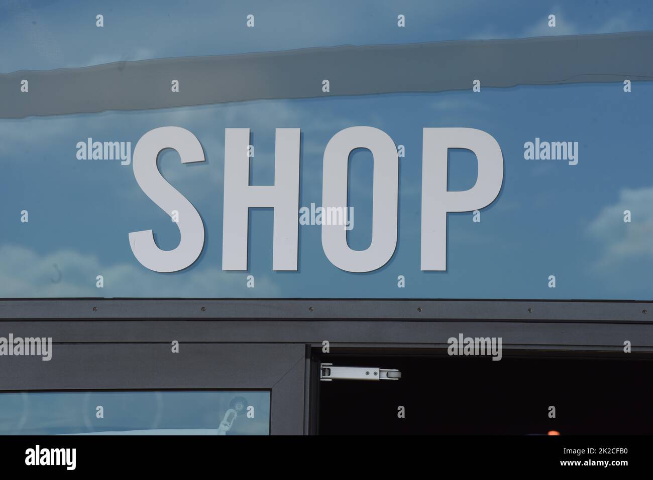 Budget mall hi-res stock photography and images - Alamy