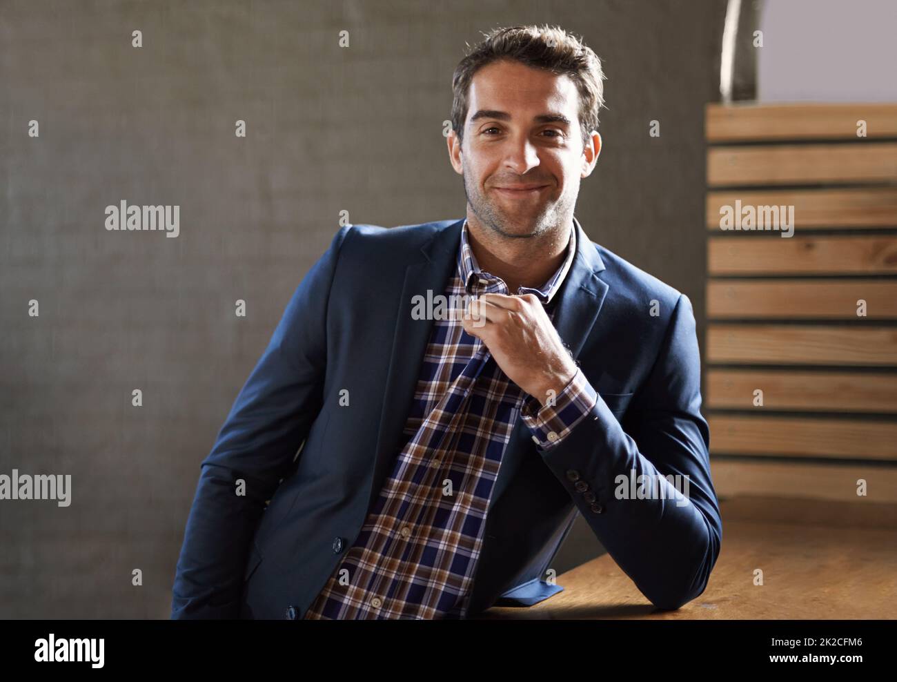 Person standing next table hi-res stock photography and images - Alamy