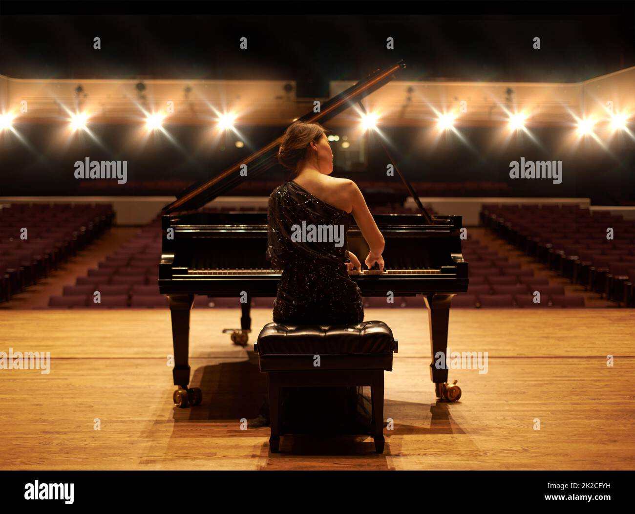 Woman and piano hi-res stock photography and images - Alamy