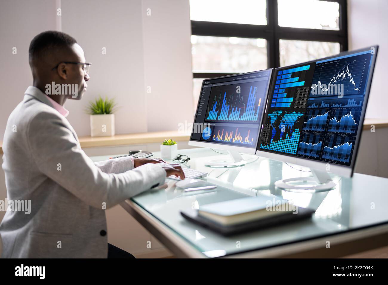 Analyst Women Looking At KPI Data Stock Photo - Alamy